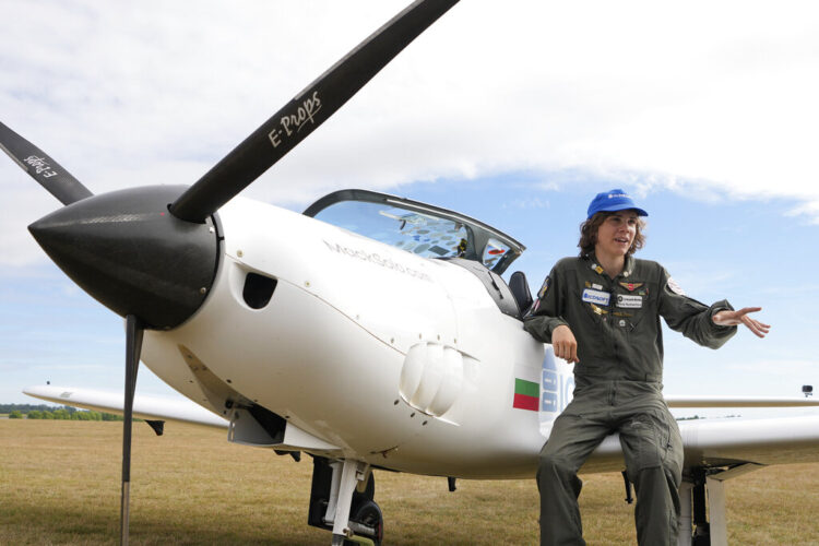 Wed. 11:29 a.m.: 17-year-old pilot sets record for solo flight around ...